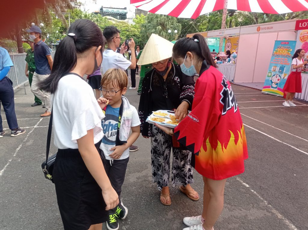 Cho Thuê PG Chuyên Nghiệp | Sampling snack- Phan Đăng Media